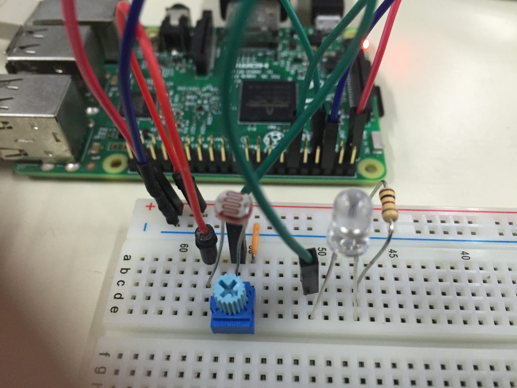 Raspberry Piで作る、暗くなったらLEDを点灯する回路 | FABSHOP.JP -デジタルでものづくり！ ファブショップ